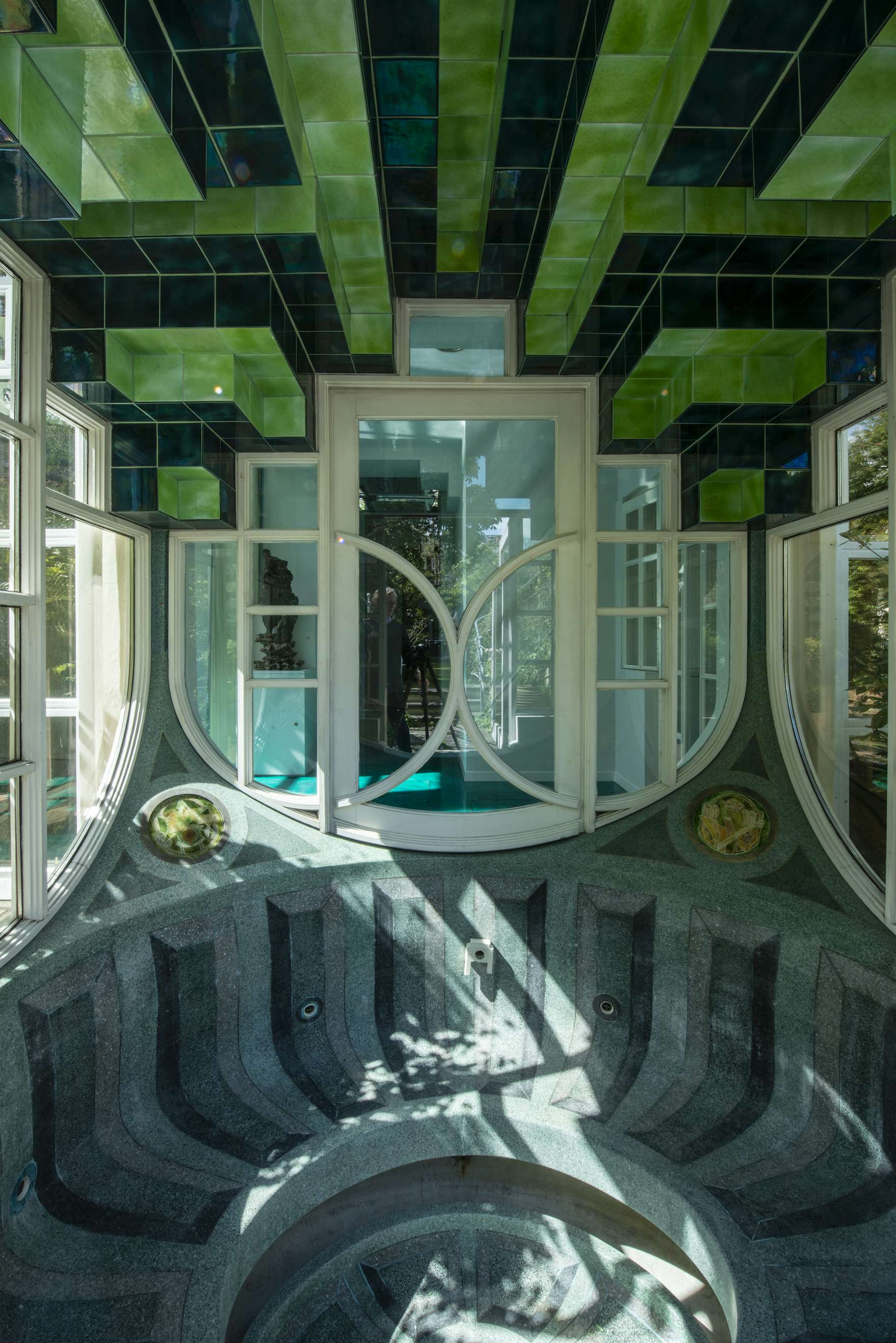 Photo 7 of 18 in Step Inside the Cosmic House, a London Home Designed ...