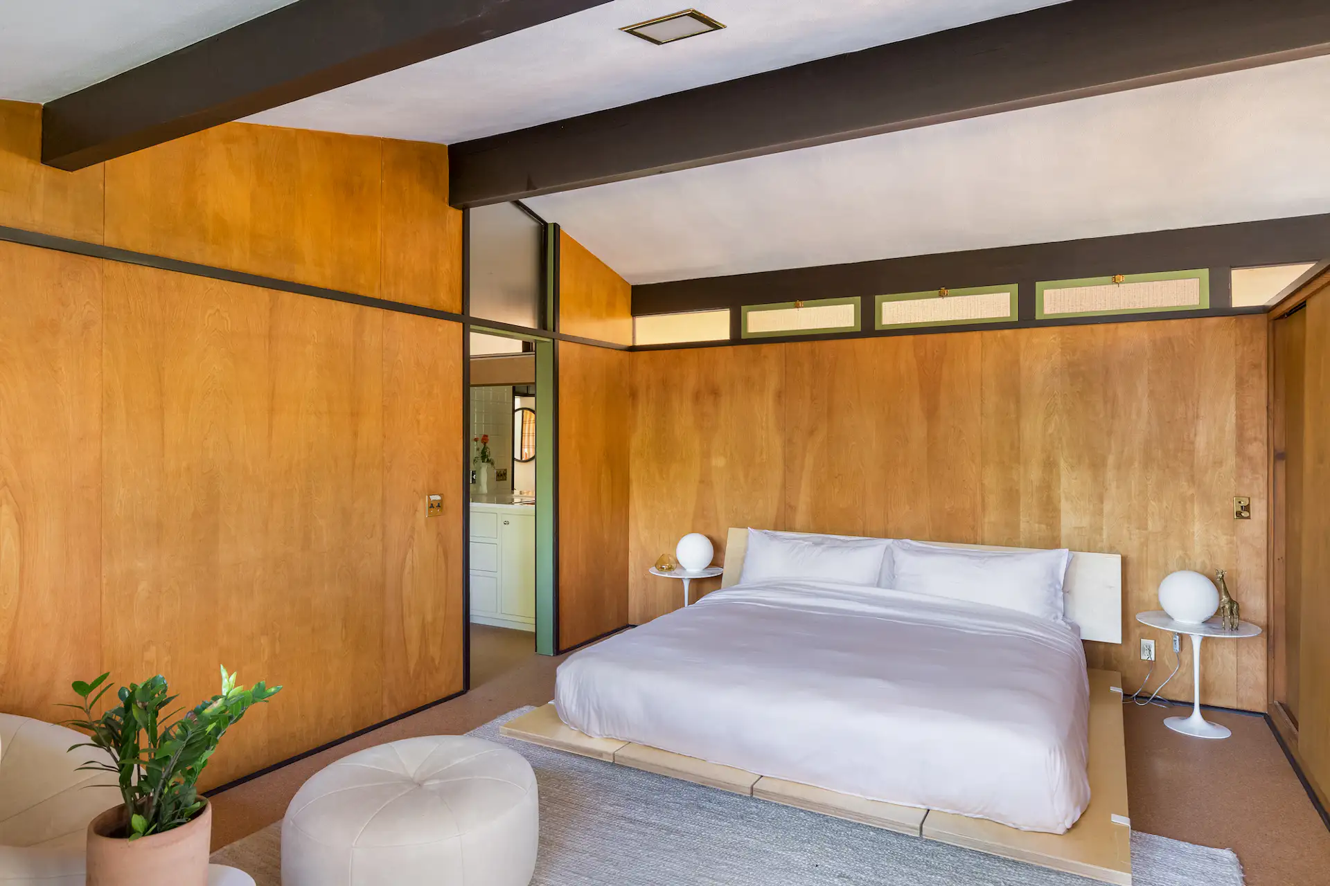 A Glowing Midcentury by Jack Corey Asks $1.8 Million in Los Angeles - Dwell