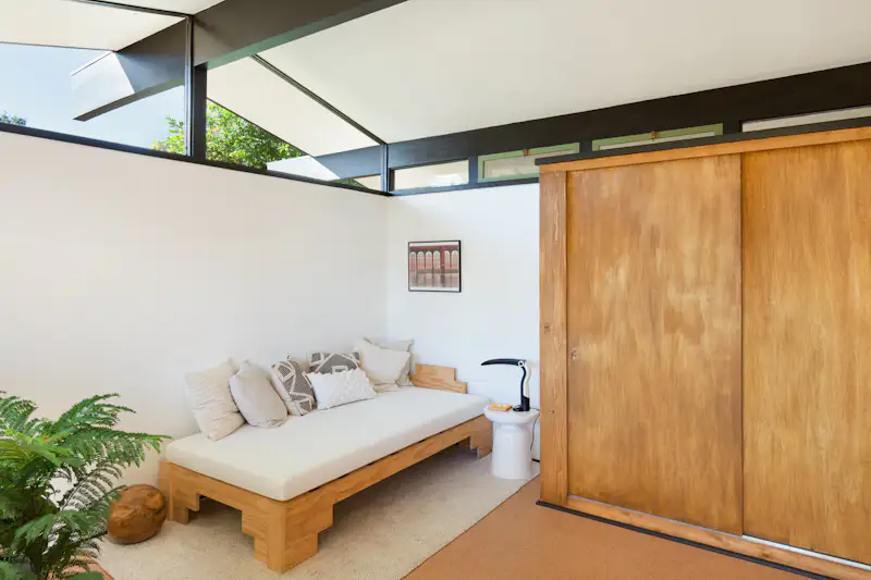A Glowing Midcentury by Jack Corey Asks $1.8 Million in Los Angeles - Dwell