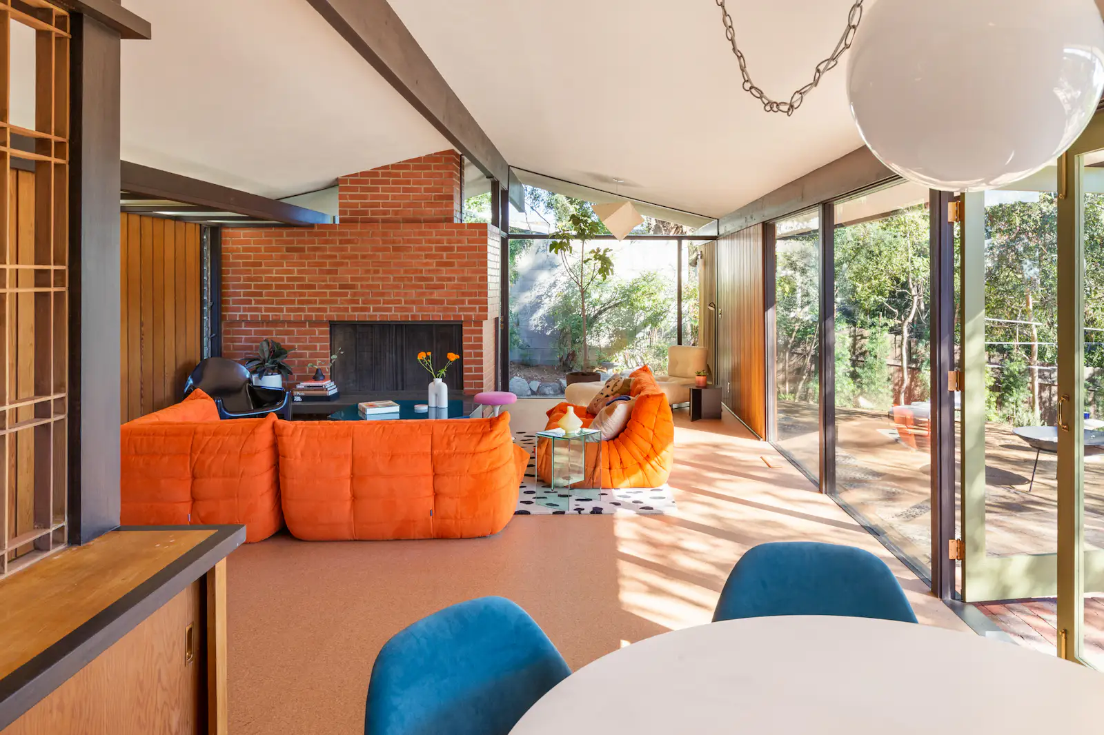 A Glowing Midcentury by Jack Corey Asks $1.8 Million in Los Angeles - Dwell