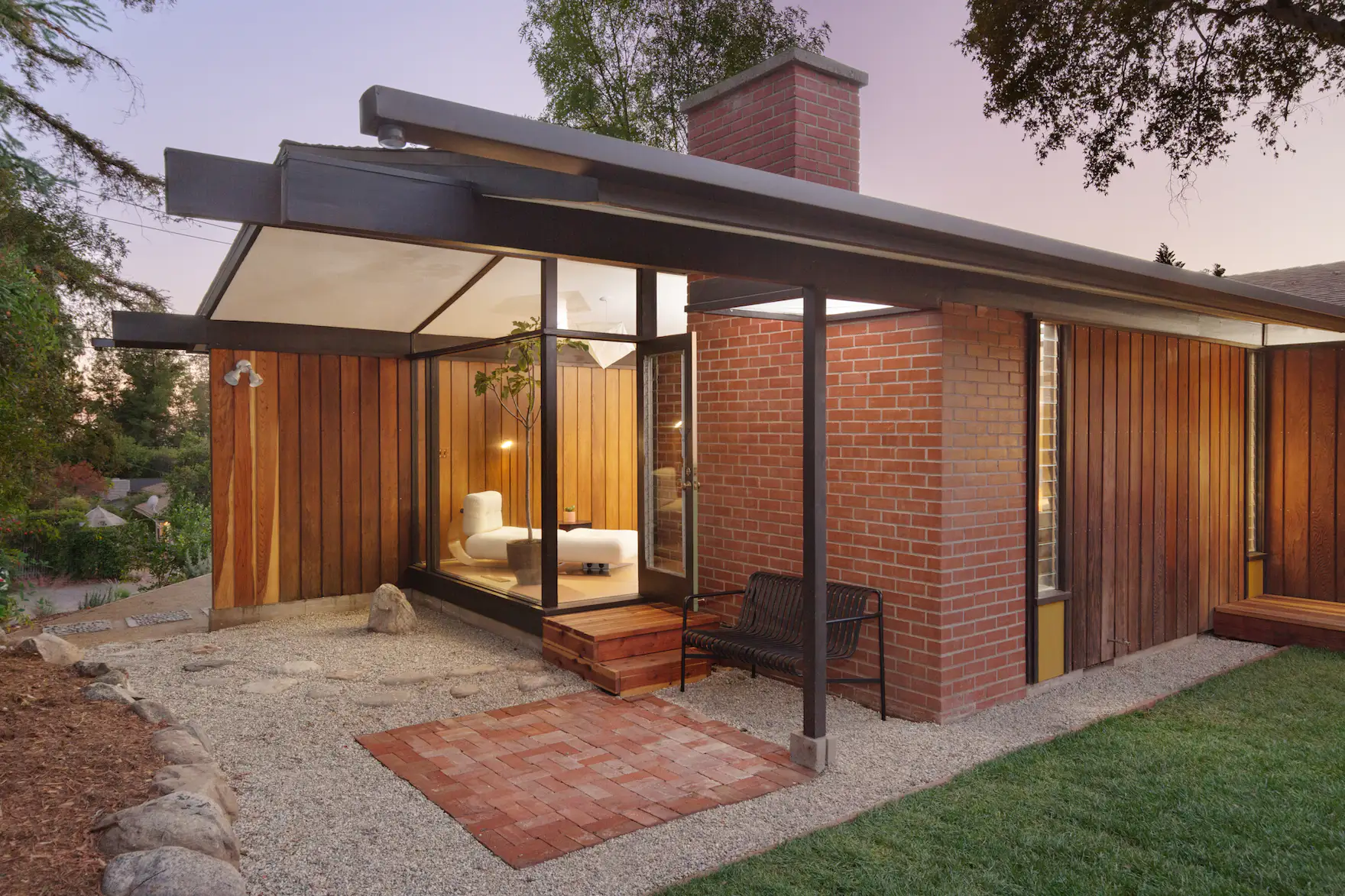 A Glowing Midcentury by Jack Corey Asks $1.8 Million in Los Angeles - Dwell