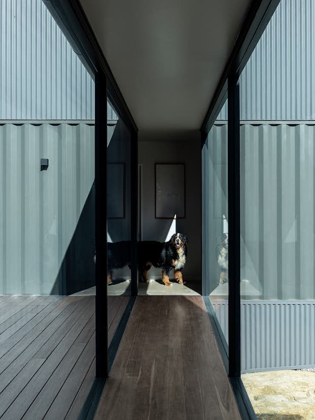 Photo 6 of 14 in A Shipping Container Home in Rural Australia Delivers ...