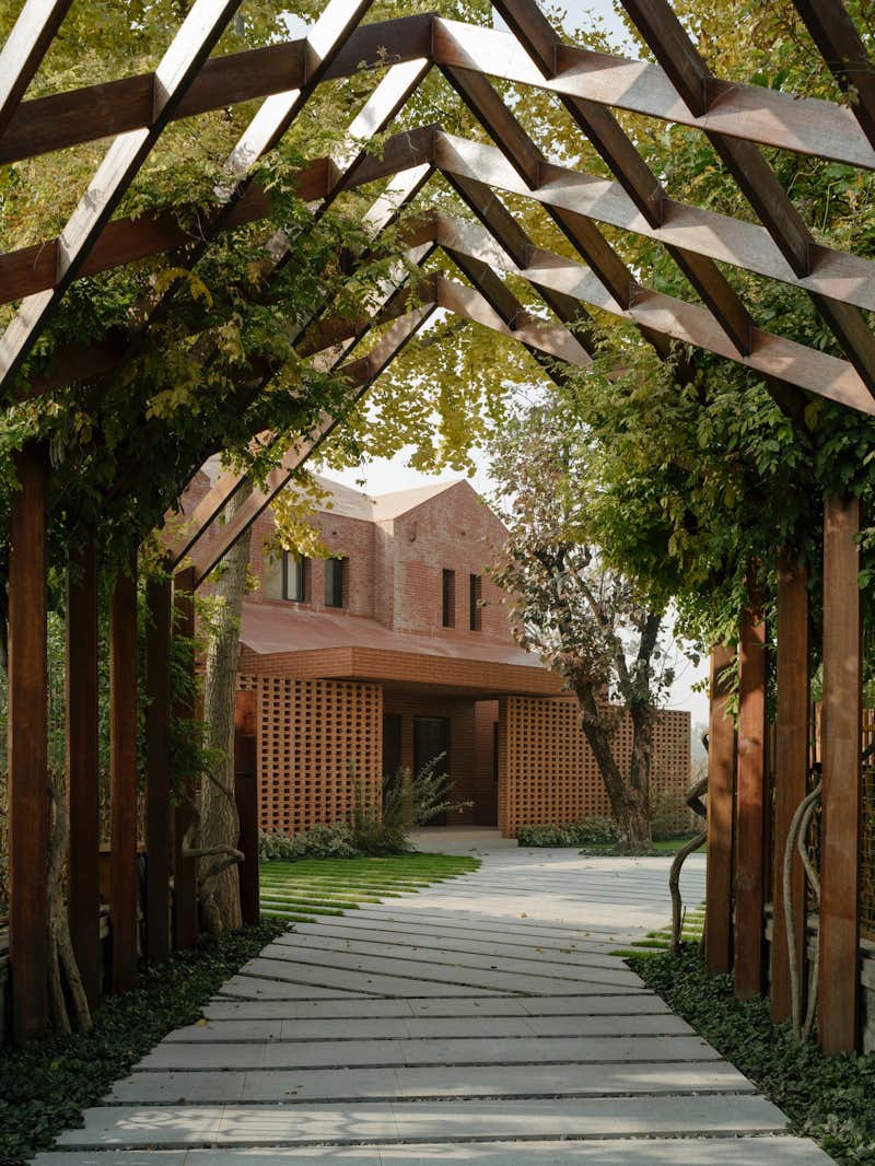 Photo 5 of 18 in Fans of Brick, Eat Your Hearts Out at This Suburban ...