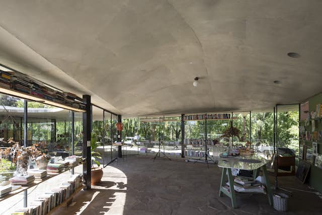 Photo 9 of 18 in A Swooping Concrete Canopy Crowns a Pavilion-Style ...