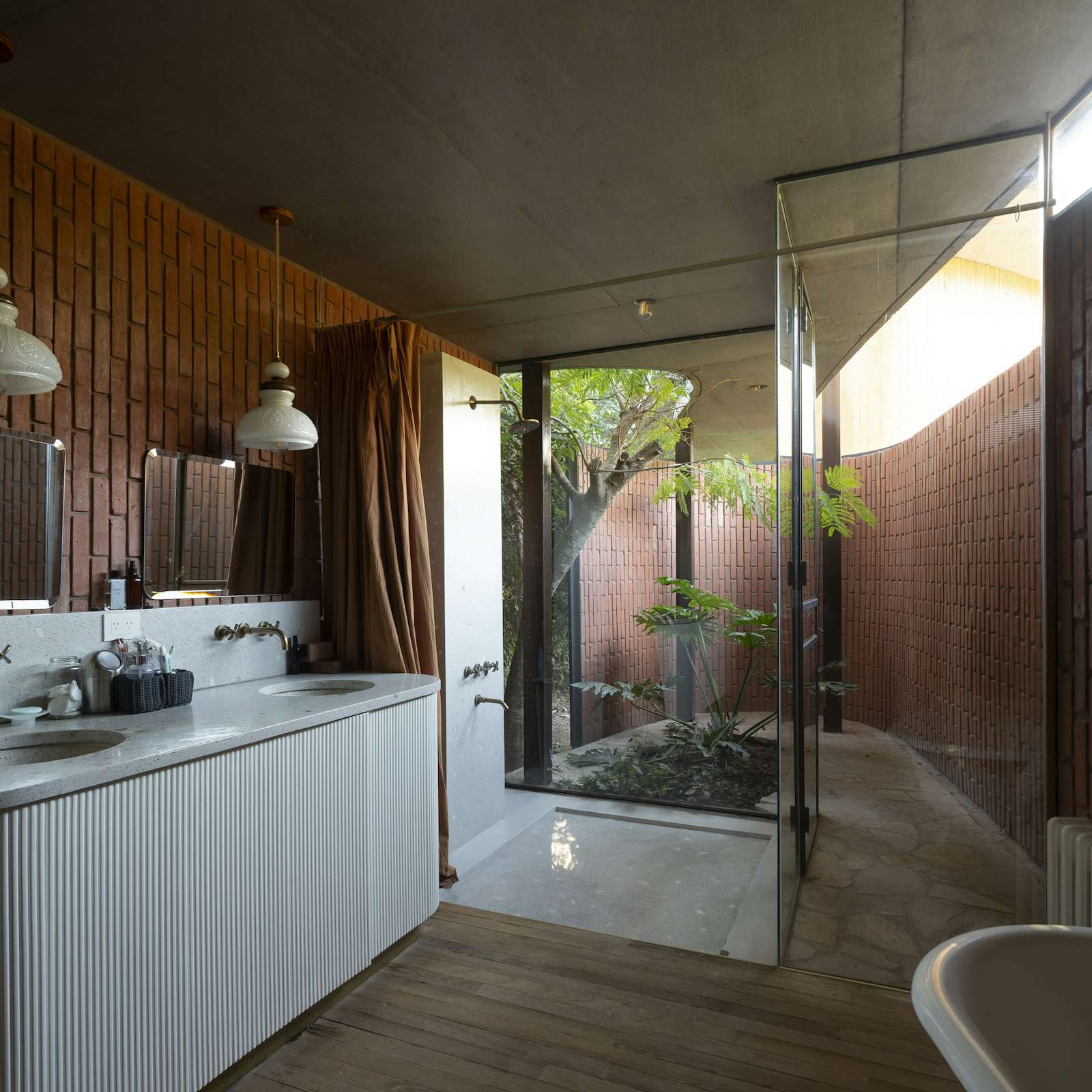 Photo 14 of 18 in A Swooping Concrete Canopy Crowns a Pavilion-Style ...