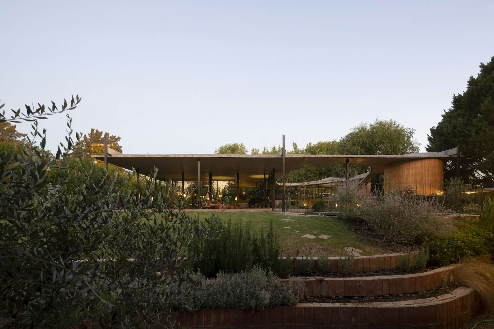 Photo 1 of 18 in A Swooping Concrete Canopy Crowns a Pavilion-Style ...