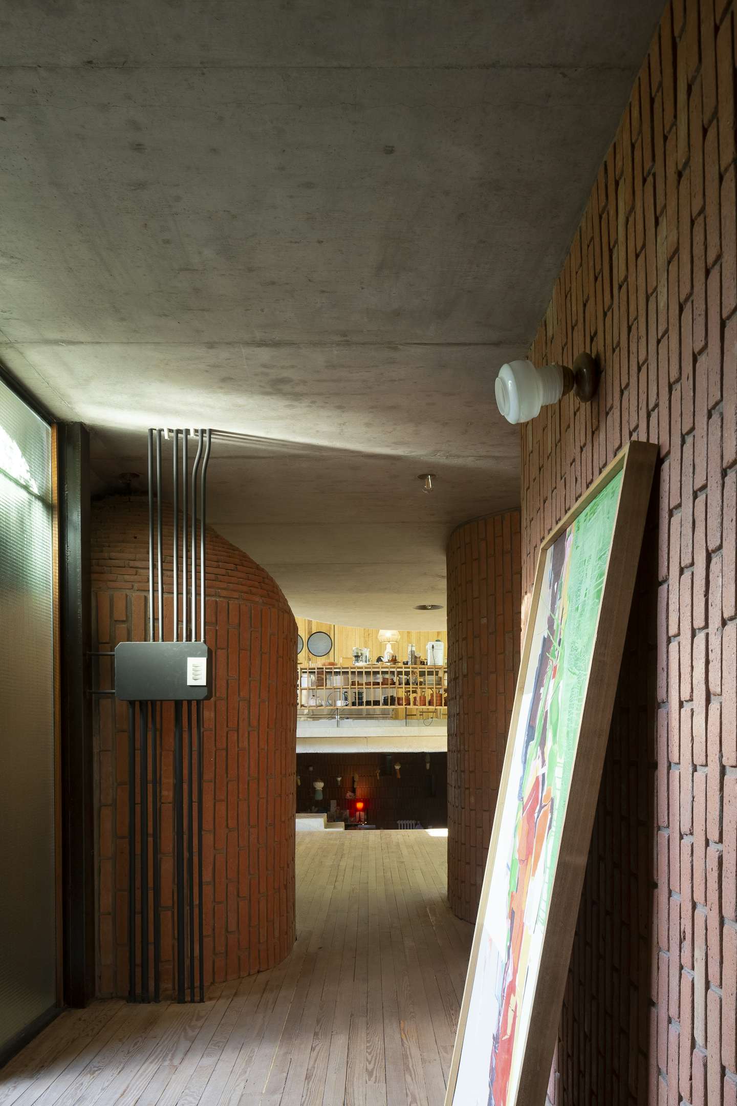 Photo 14 of 18 in A Swooping Concrete Canopy Crowns a Pavilion-Style ...