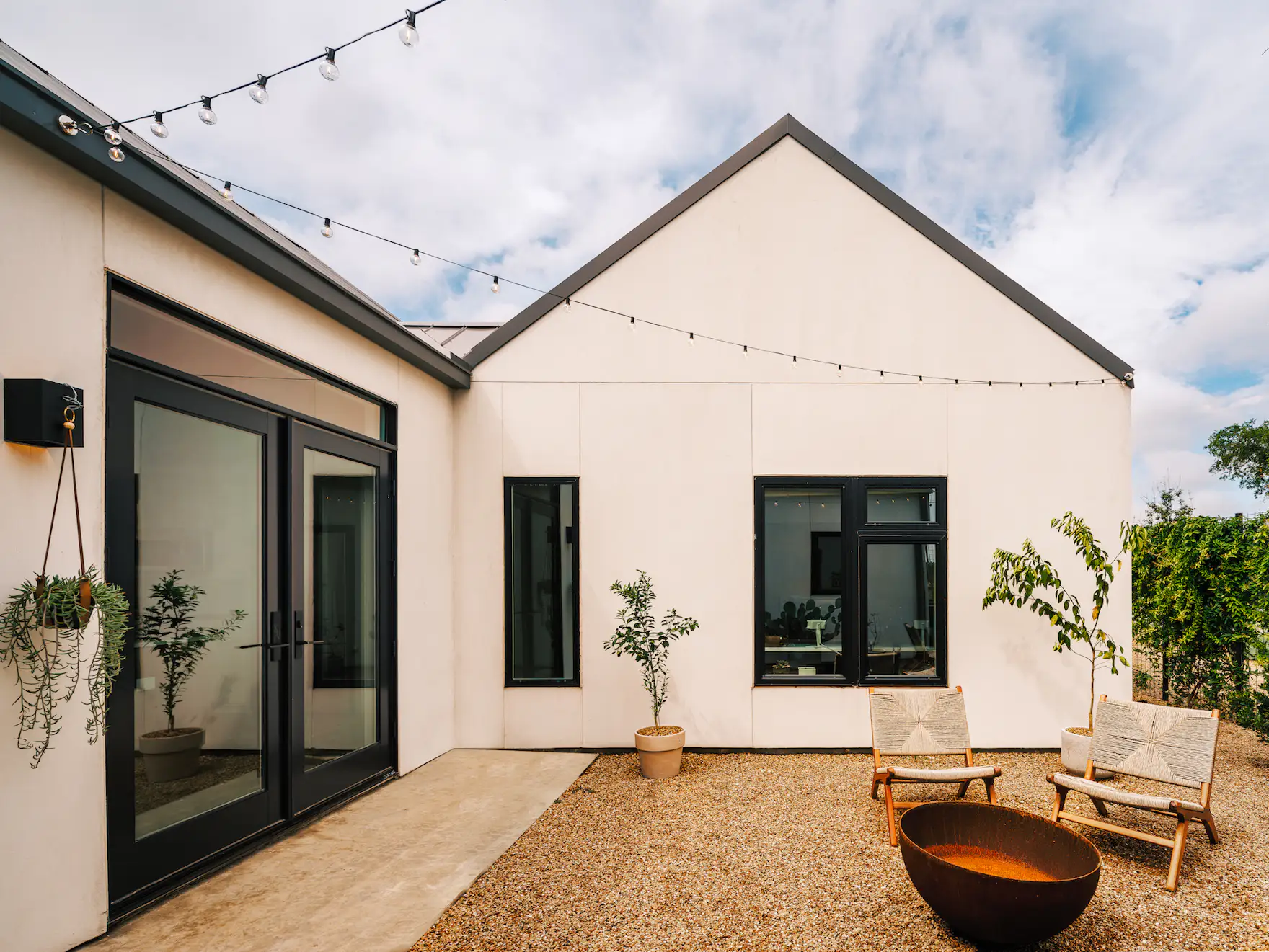 This New Prefab Manufacturer Is Making Modular “Haciendas” in Texas ...