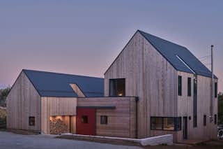 Photo 4 of 18 in Cedar Cladding Defines this Spectacular Holiday Home ...