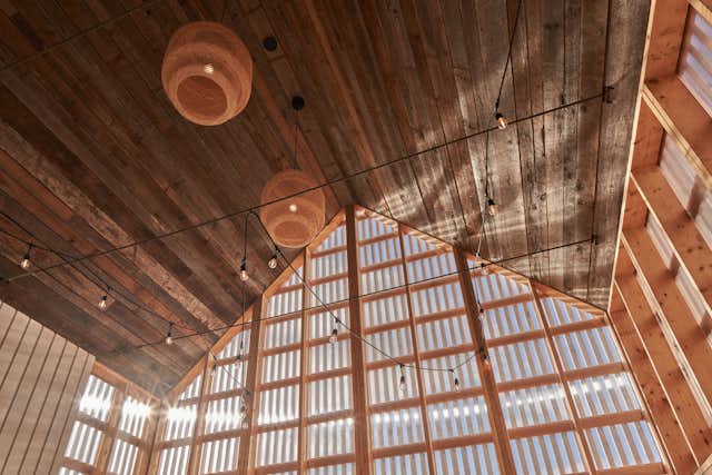 Photo 14 of 18 in Cedar Cladding Defines this Spectacular Holiday Home ...