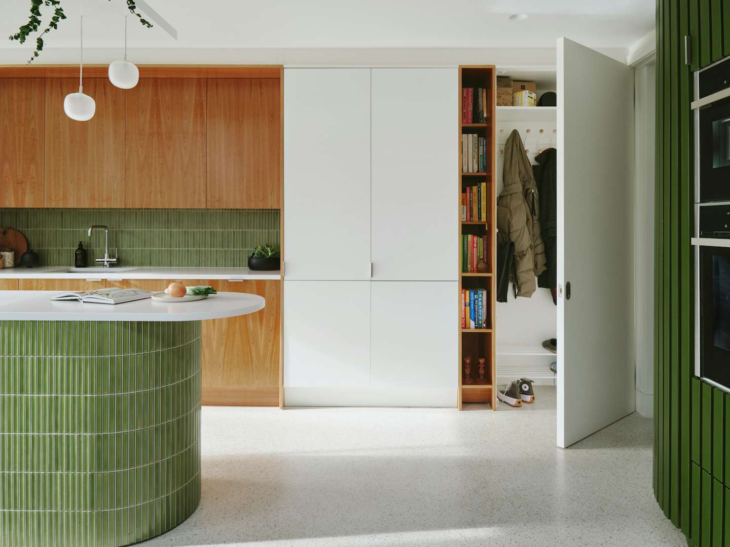 Photo 13 of 17 in Budget Breakdown: In London, a Midcentury-Inspired ...