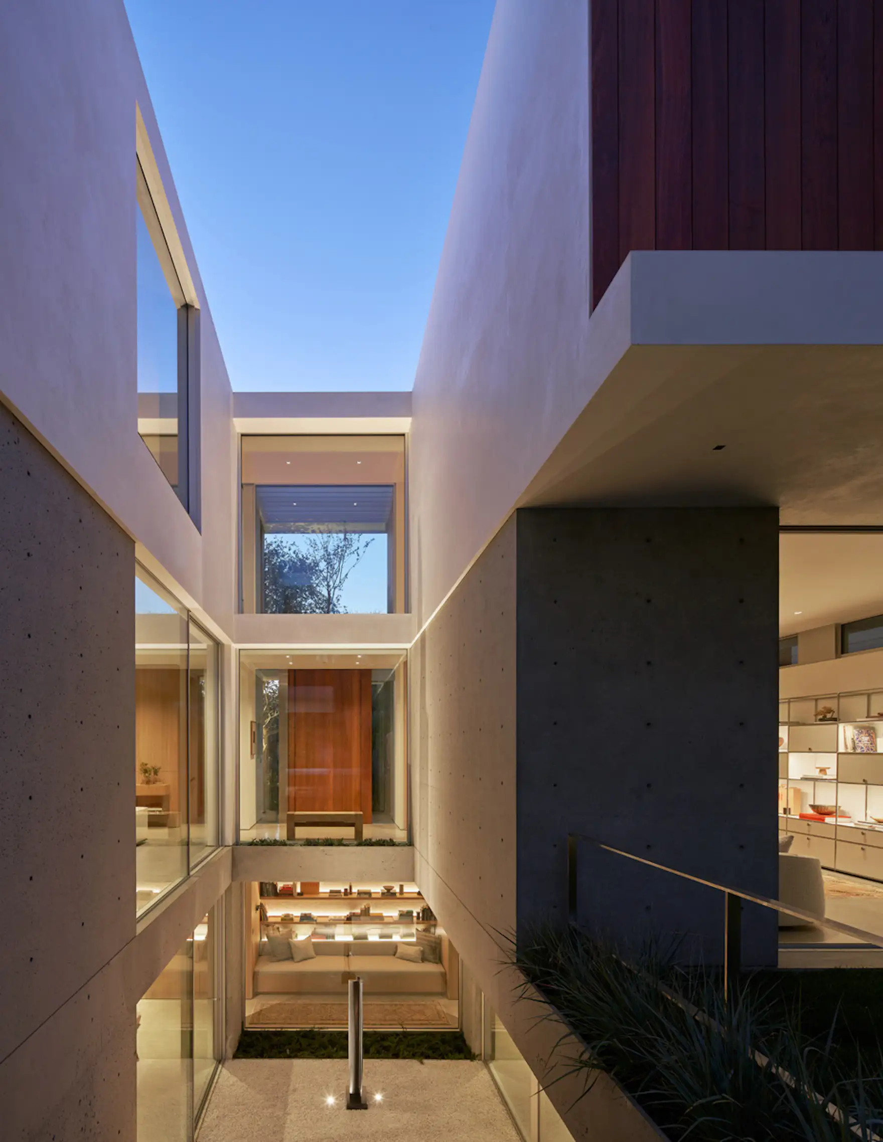 Vertical Courtyard House posted by MONTALBA ARCHITECTS (19 Photos) - Dwell