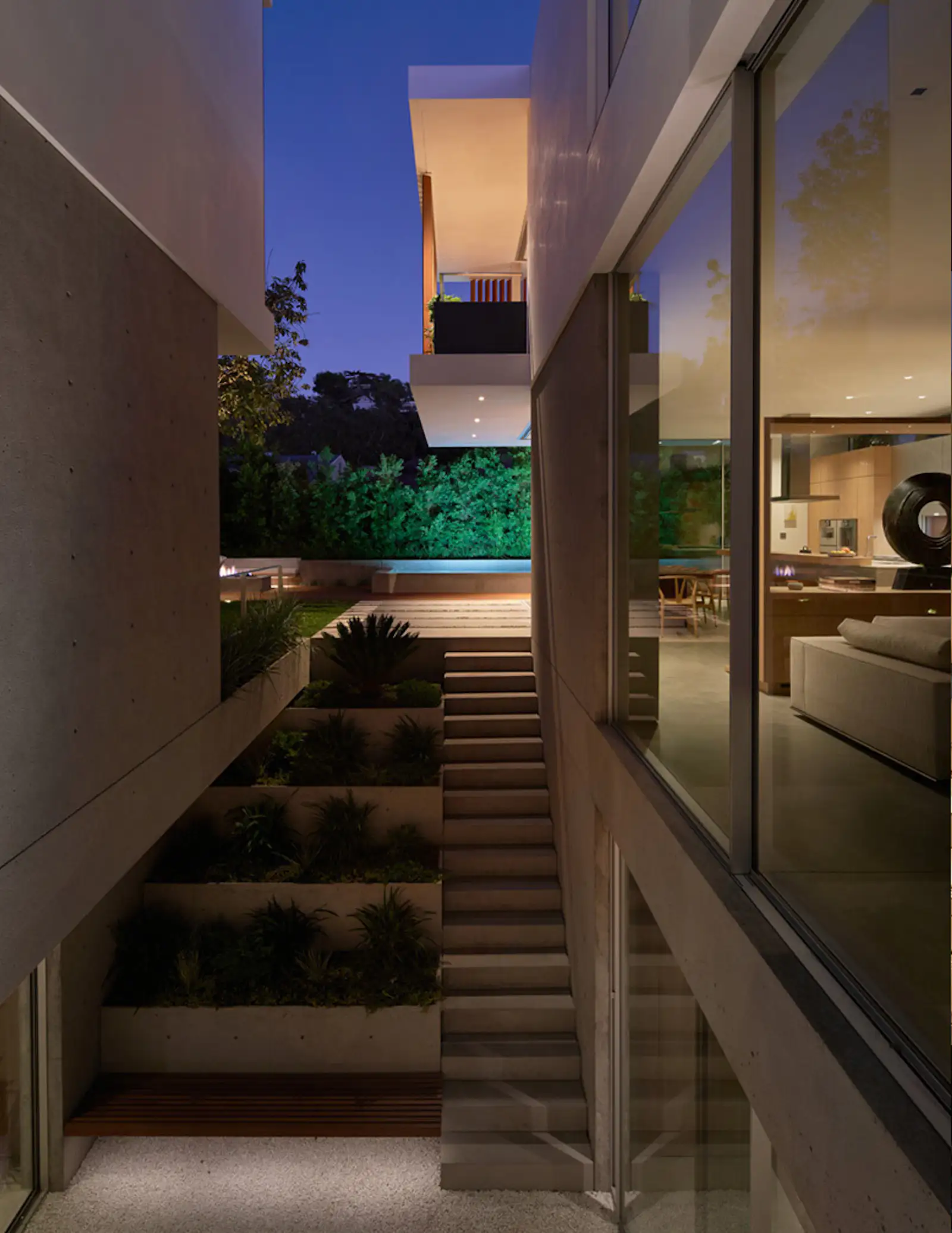 Photo 4 of 19 in Vertical Courtyard House by MONTALBA ARCHITECTS - Dwell