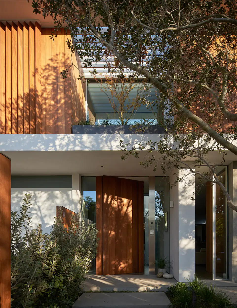 Photo 18 of 19 in Vertical Courtyard House by MONTALBA ARCHITECTS - Dwell