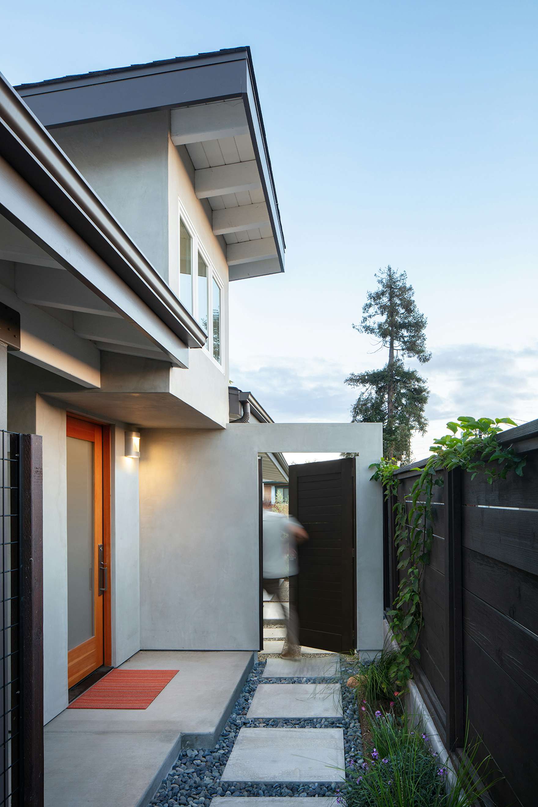 Photo 4 of 7 in Mid-Century Modern ADU Conversion by Bildsten ...