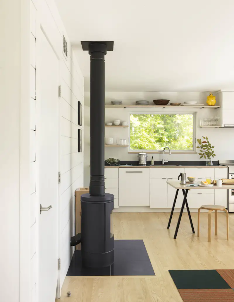 Photo 5 of 11 in Little Black House by Elizabeth Herrmann Architecture ...