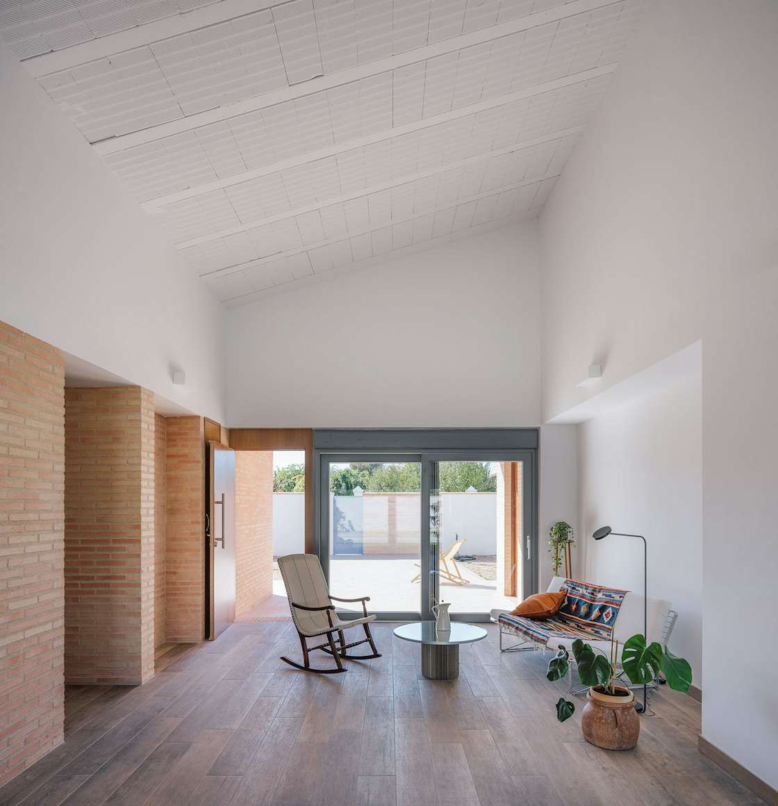 Photo 6 of 22 in A Low-Tech Holiday Home in Spain Maximizes Its Energy ...