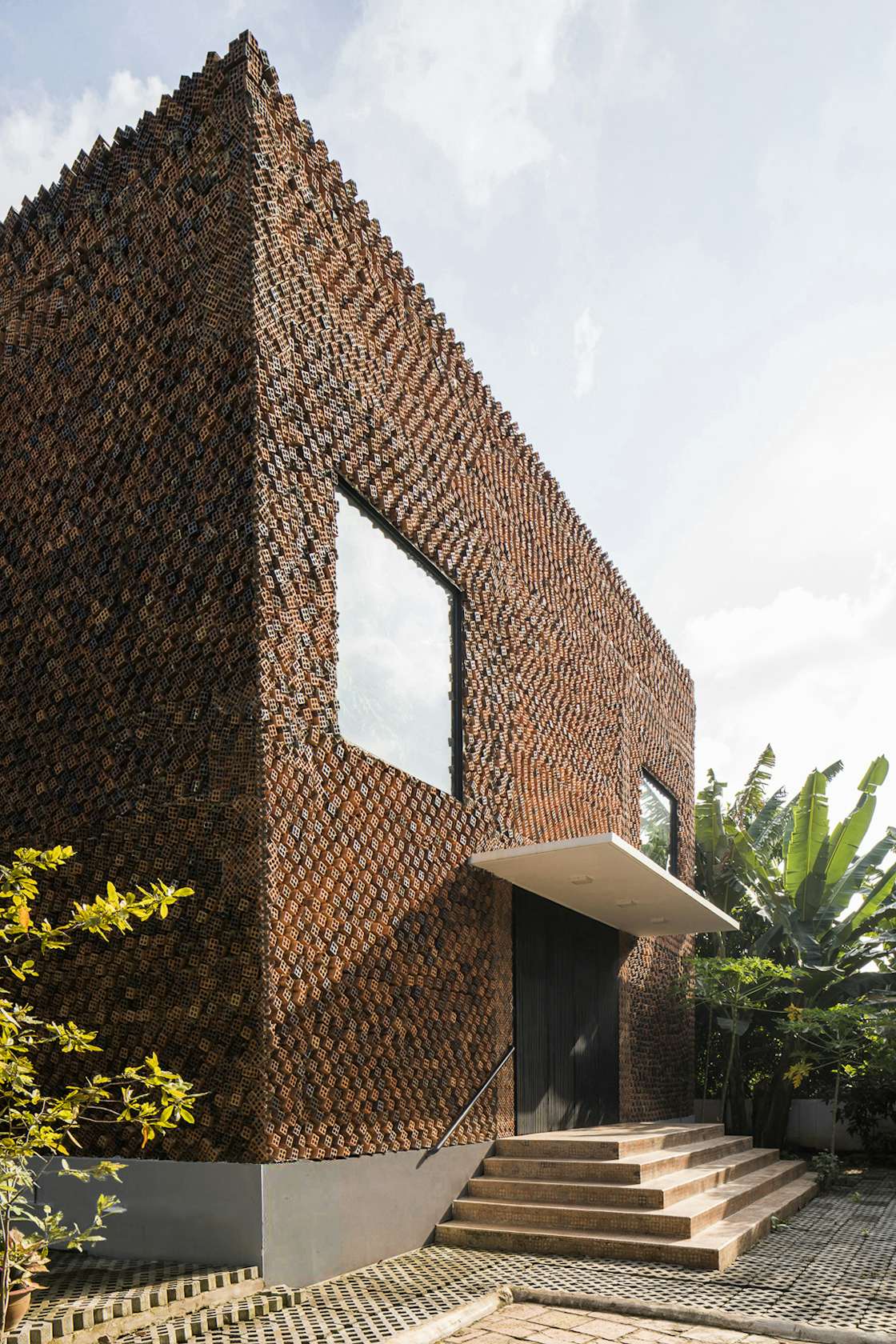 Wall house (35 Photos) - Dwell