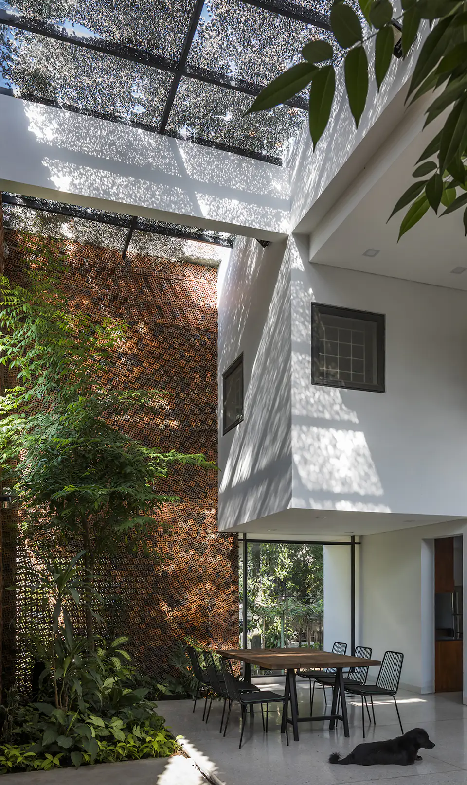 Wall house (35 Photos) - Dwell