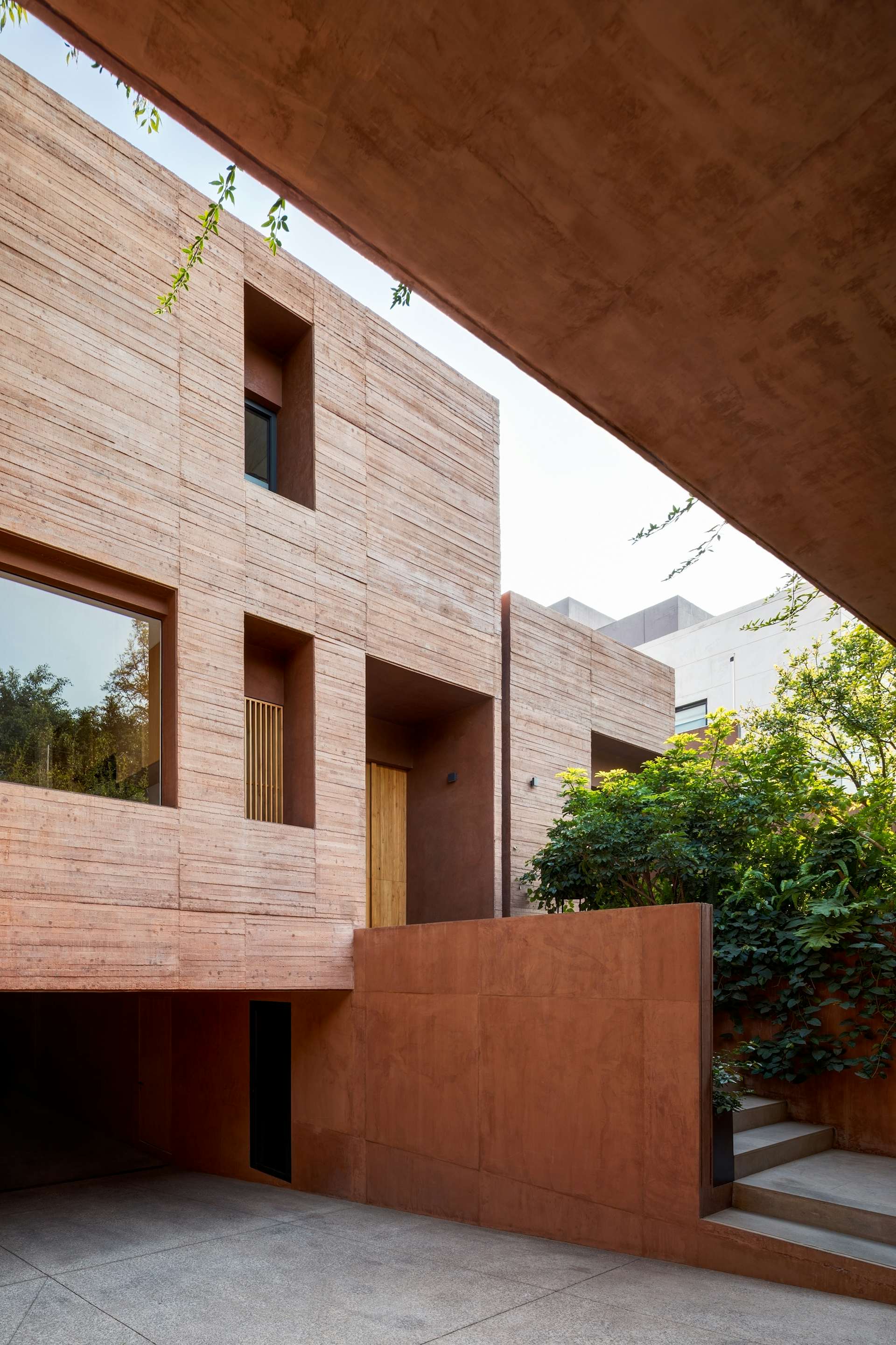 Photo 3 of 21 in A Secret Garden Grows at the Heart of a Concrete Home ...