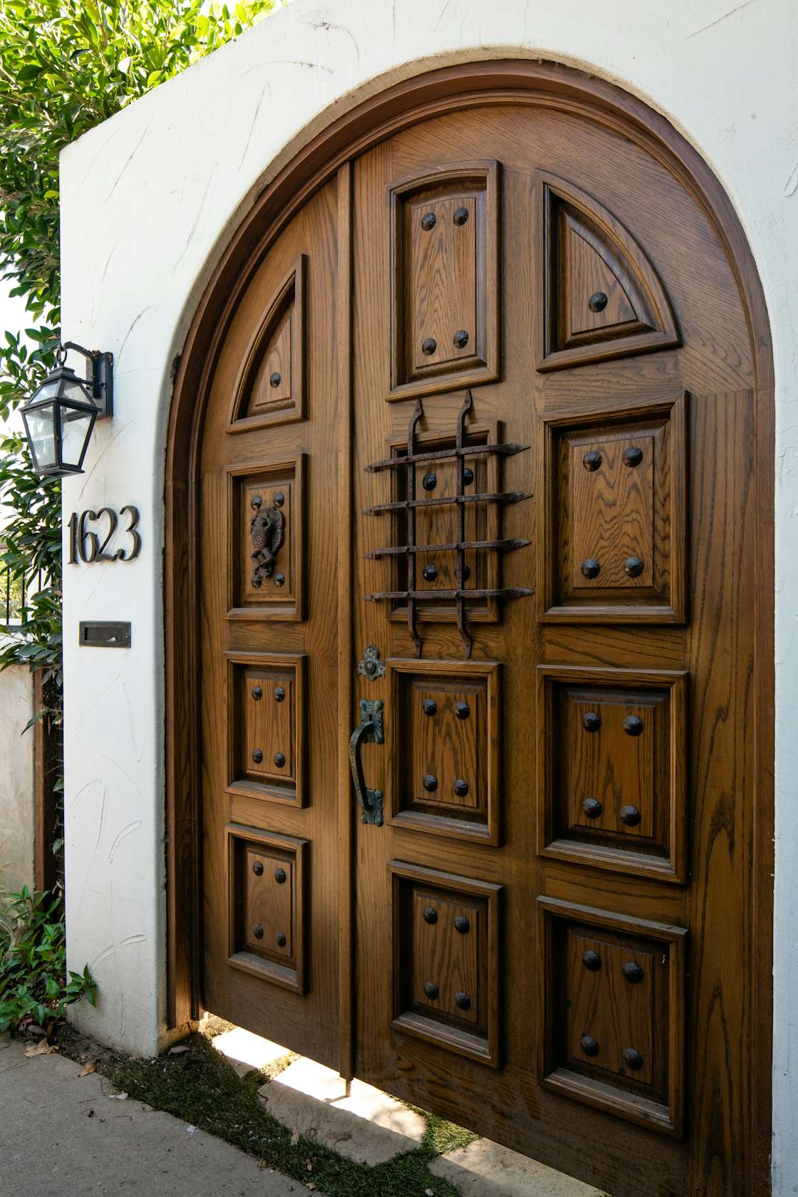 Photo 1 of 29 in Magical 1920's Spanish Compound in Venice Walk Streets ...