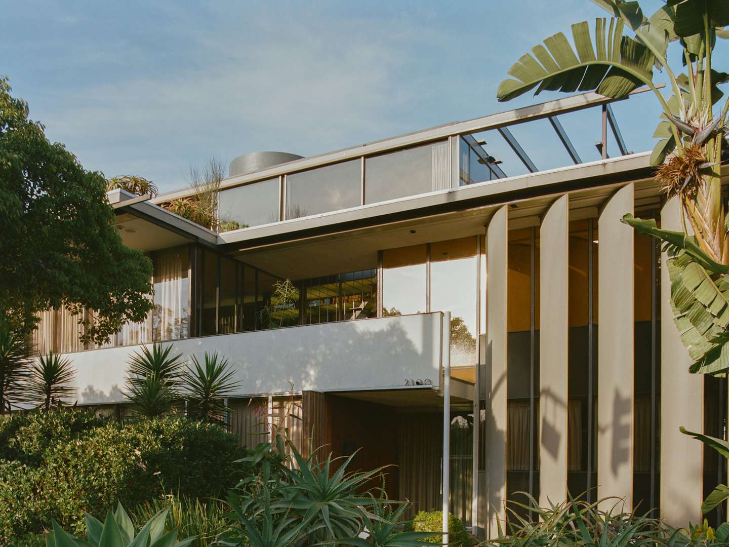 Step Inside Richard Neutra’s VDL House—From the Comfort of Your ...