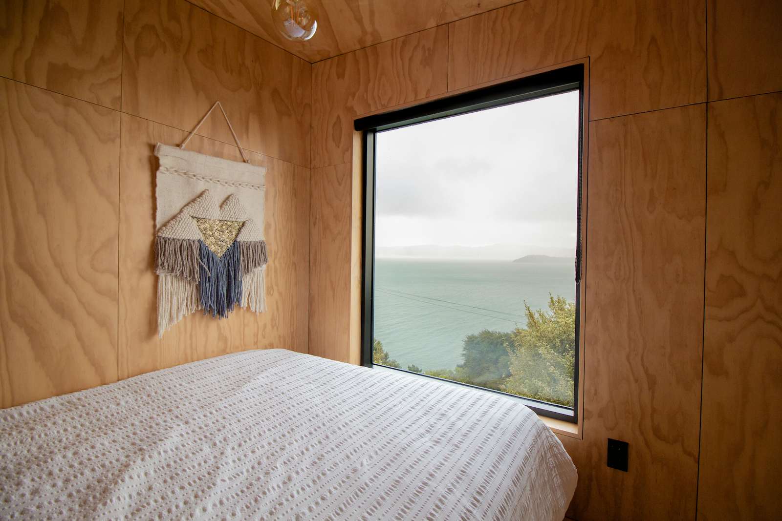 Photo 8 of 10 in This Seaside Shack in New Zealand Mimics a Seagull’s ...