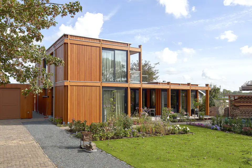A striking wooden house (20 Photos) - Dwell