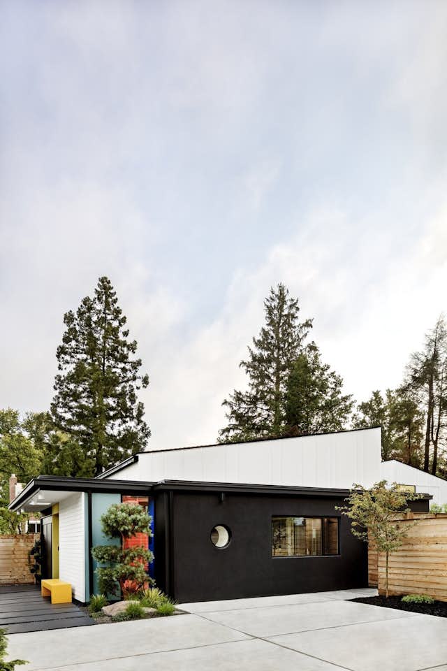 Before & After: A Tumbledown Carriage House Is Revived as a Vibrant ...