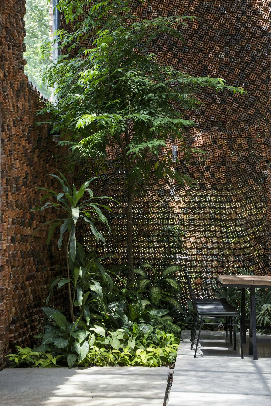 Photo 11 of 23 in A Biophilic Home in Vietnam Impresses With a Hollow ...