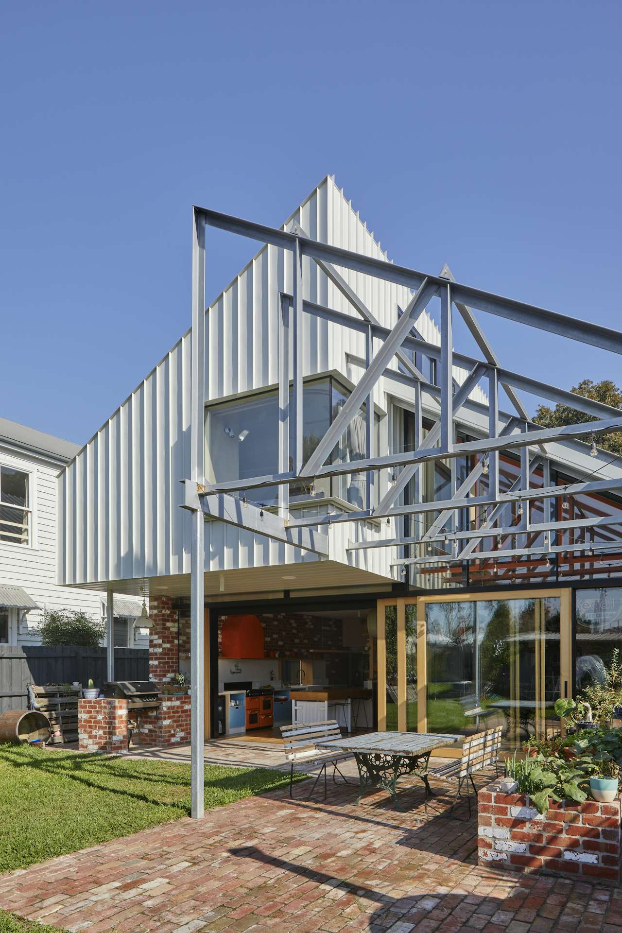 Gantry House by OOF! Architecture - Dwell