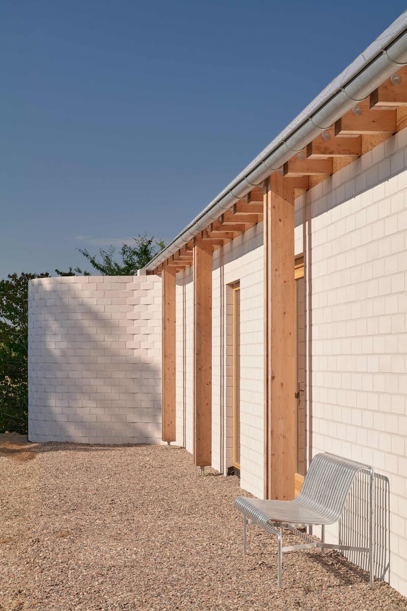 Photo 3 of 26 in The See-Through Roof of This Brick Home Doubles as a ...