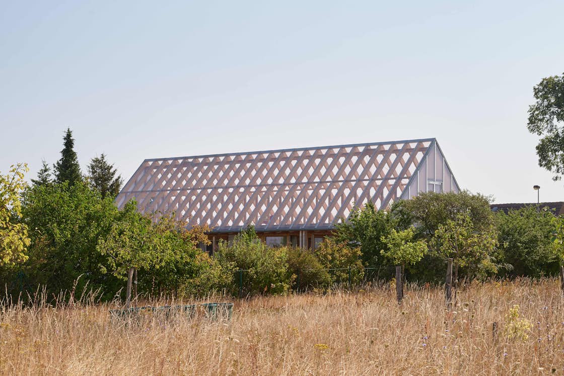 Photo 3 of 26 in The See-Through Roof of This Brick Home Doubles as a ...