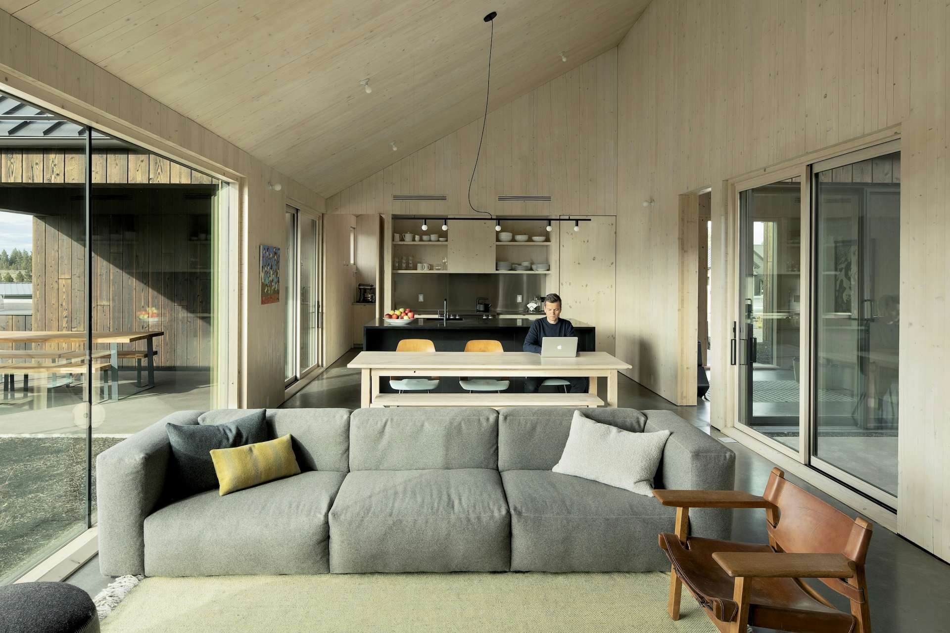 Photo 5 of 12 in An SF Couple Erect a Hashtag-Shaped Home in the High ...