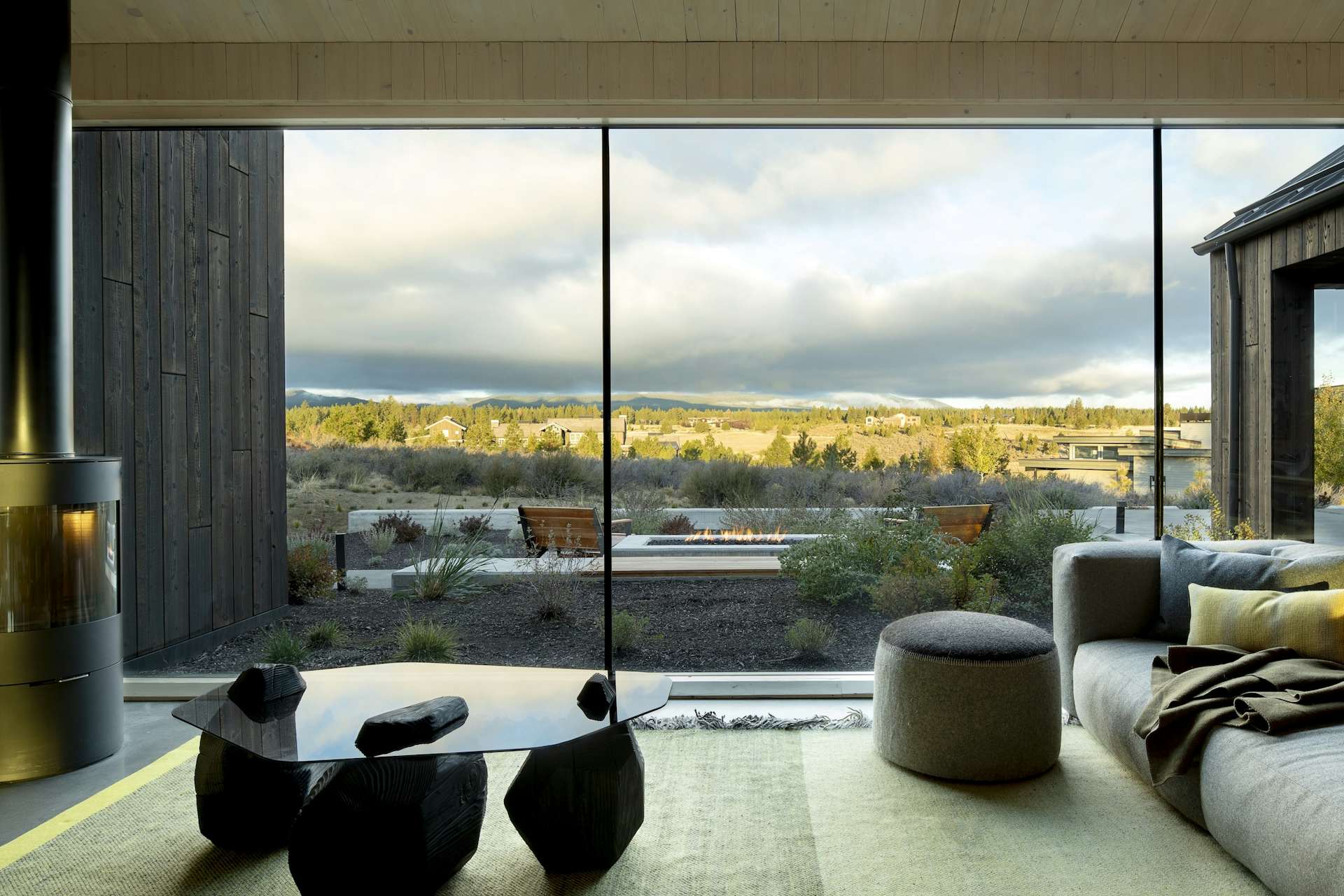 Photo 7 of 12 in An SF Couple Erect a Hashtag-Shaped Home in the High ...