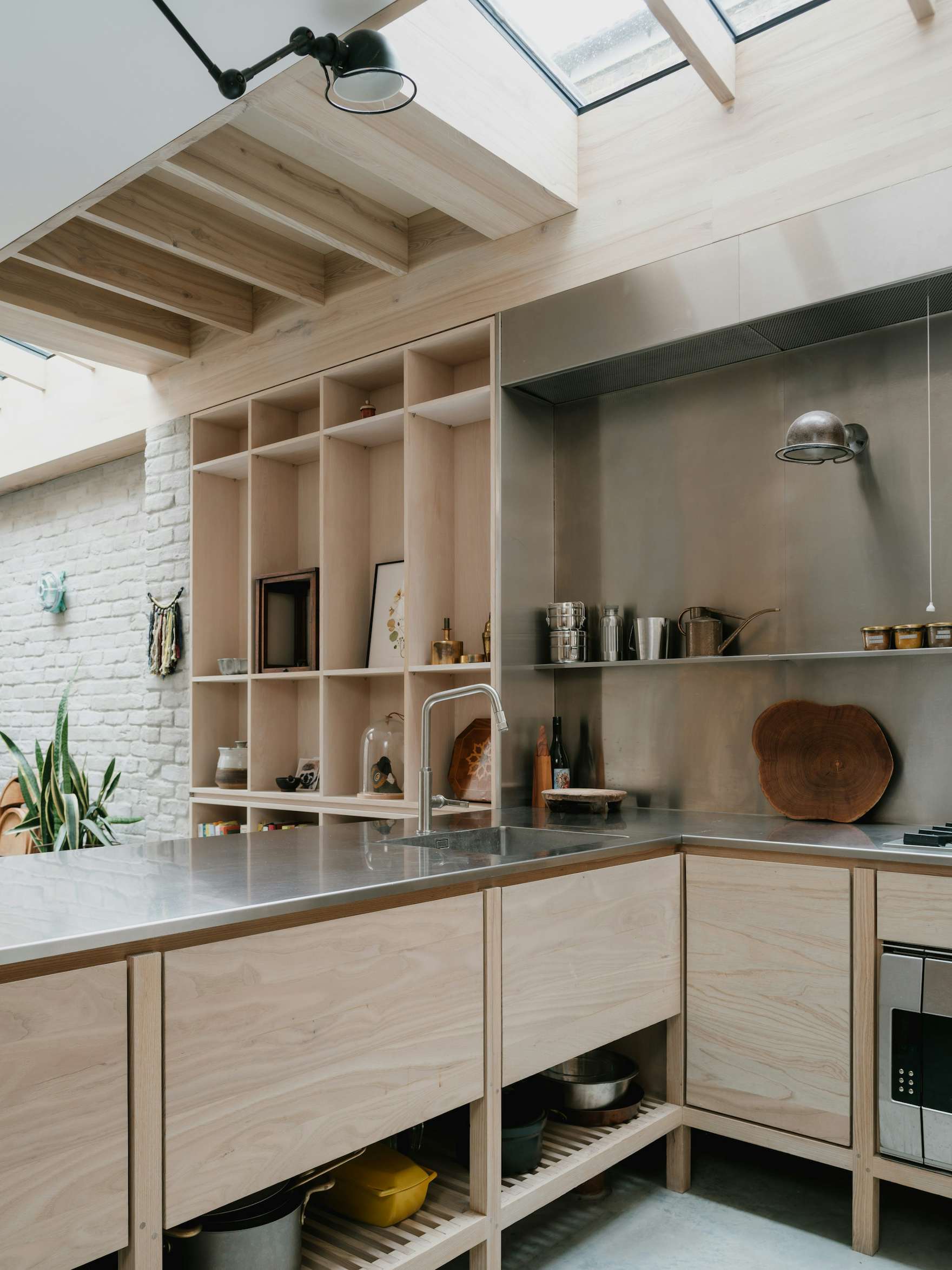 Many Hands Made Light Work of This Luminous Renovation in London - Dwell