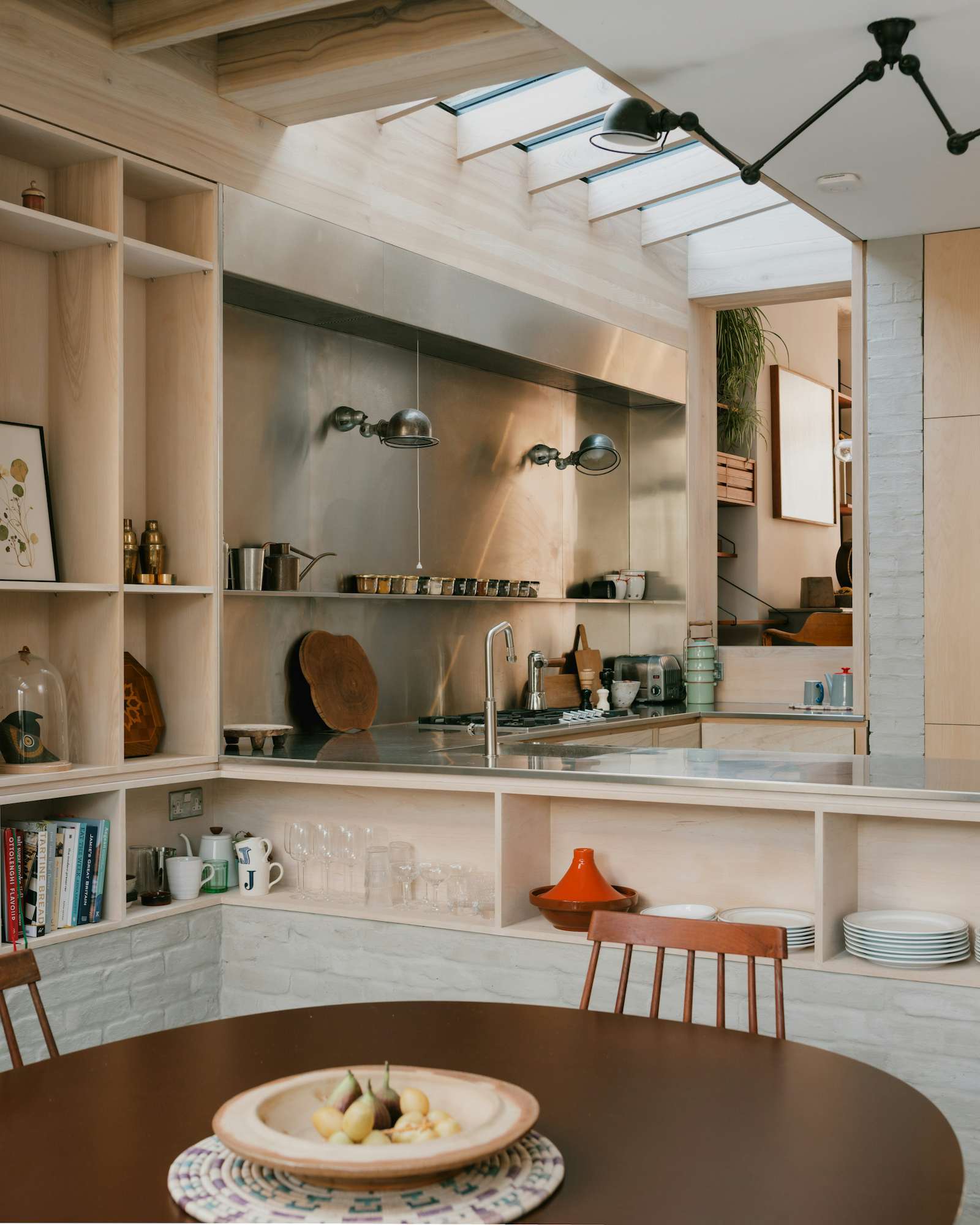 Many Hands Made Light Work of This Luminous Renovation in London - Dwell