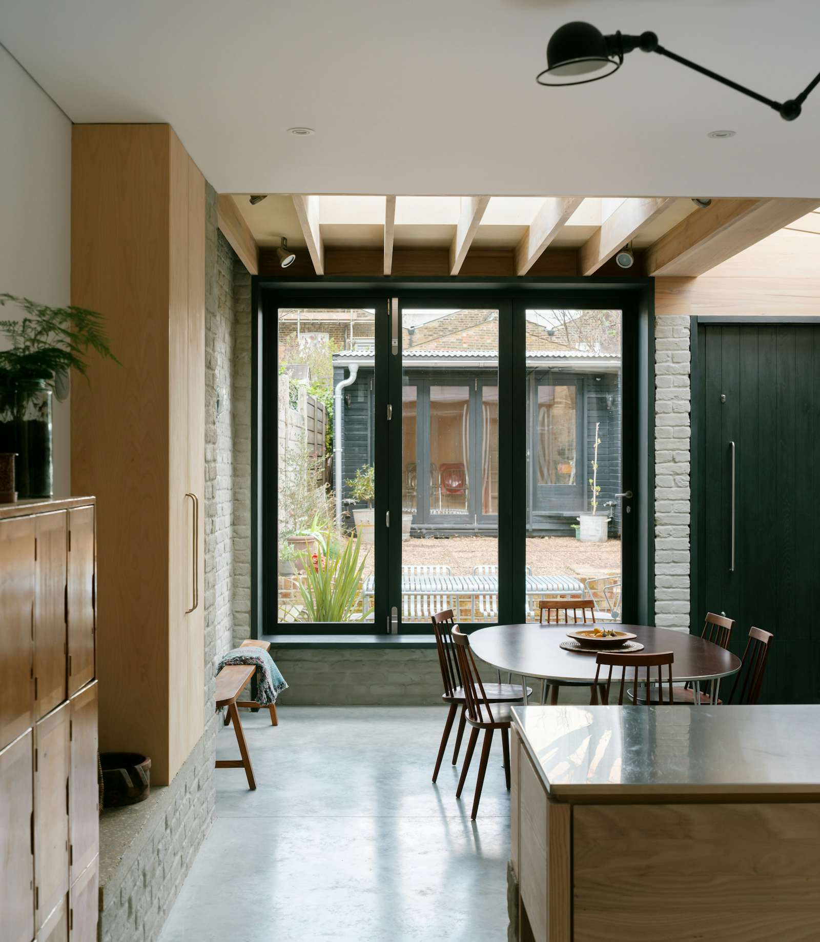 Many Hands Made Light Work of This Luminous Renovation in London - Dwell