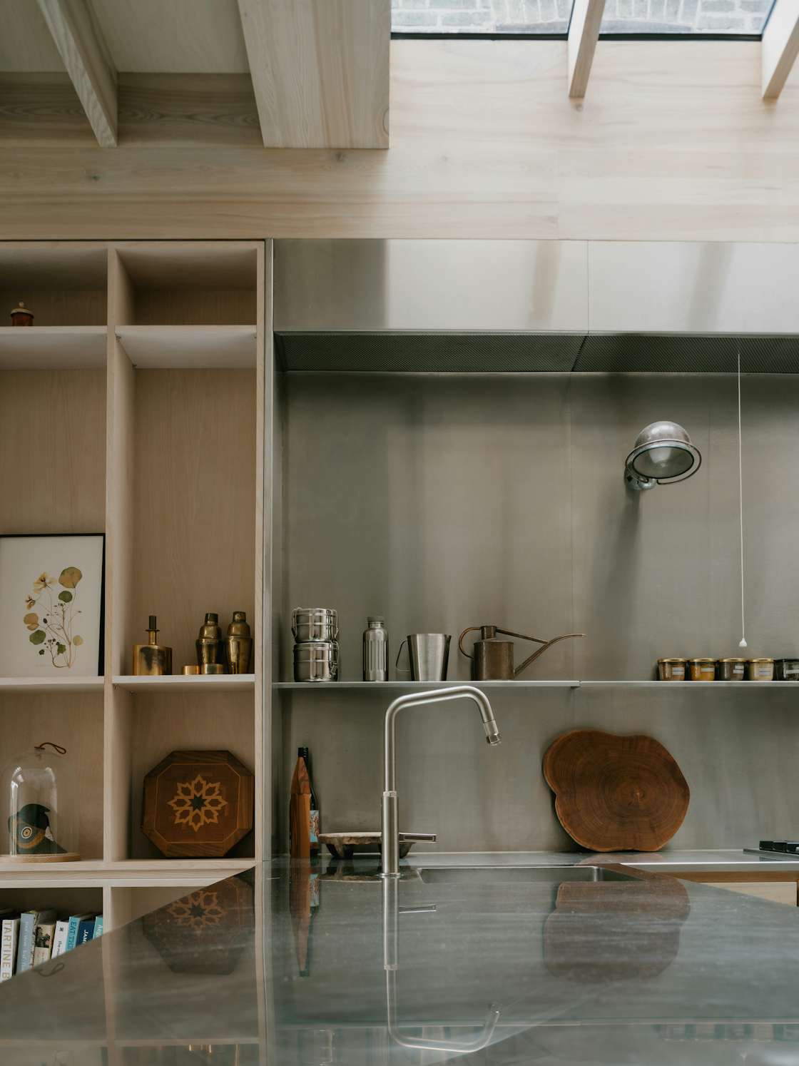 Many Hands Made Light Work of This Luminous Renovation in London - Dwell