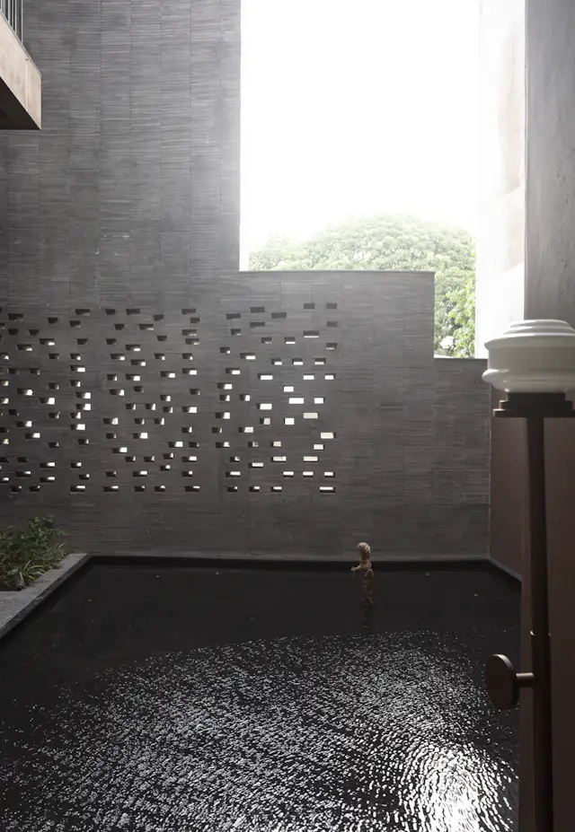A Courtyard Home Designed for Natural Cooling Beats the Dry Heat - Dwell