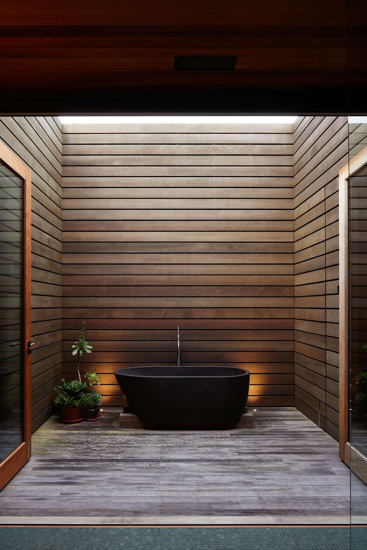 Photo 14 of 18 in A New Zealand Beach Home Waves Back at Its ...