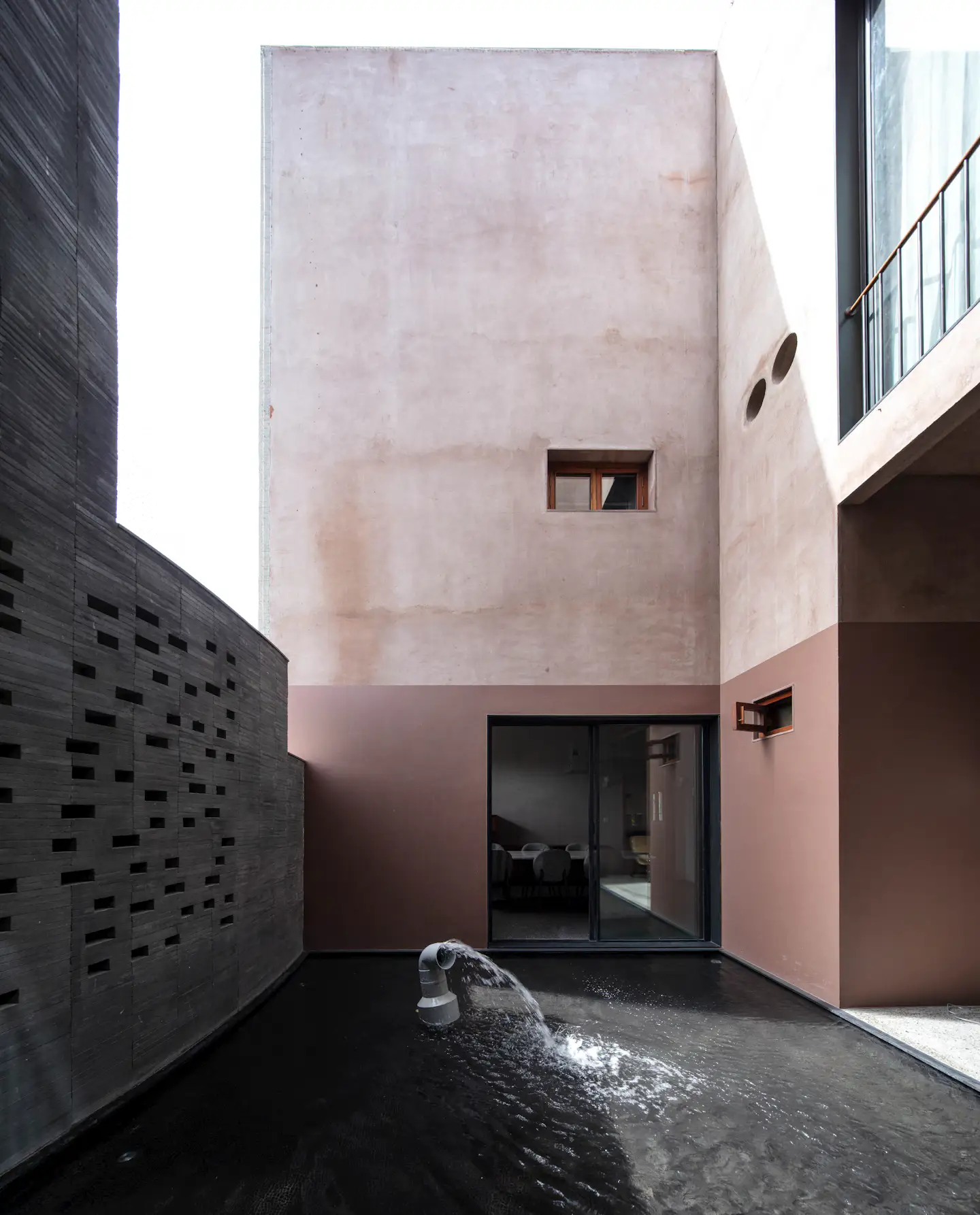 A Courtyard Home Designed for Natural Cooling Beats the Dry Heat - Dwell