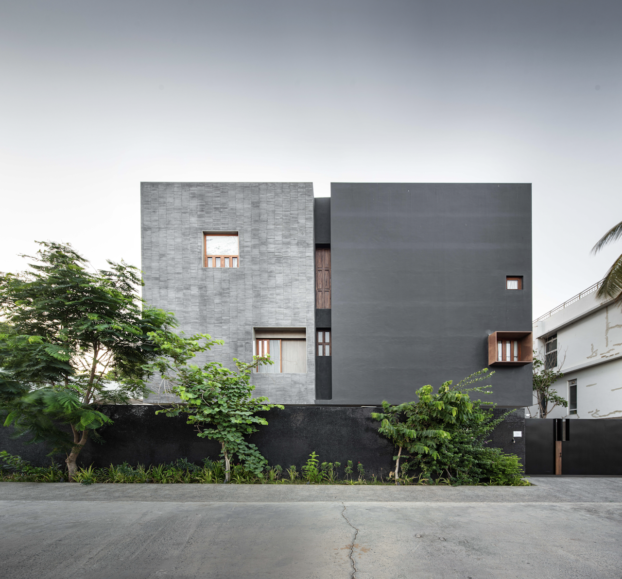 A Courtyard Home Designed for Natural Cooling Beats the Dry Heat - Dwell