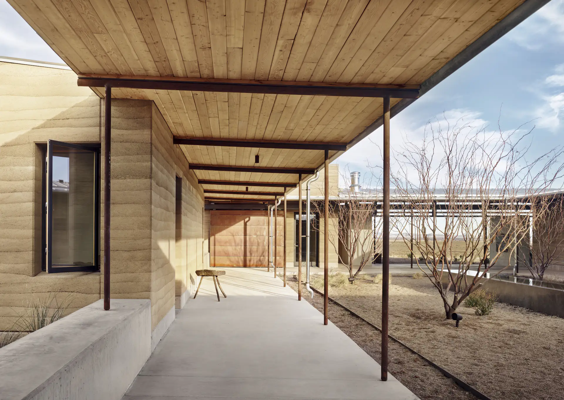 Monolithic Rammed Earth Walls Keep This Marfa Ranch House Insulated in ...