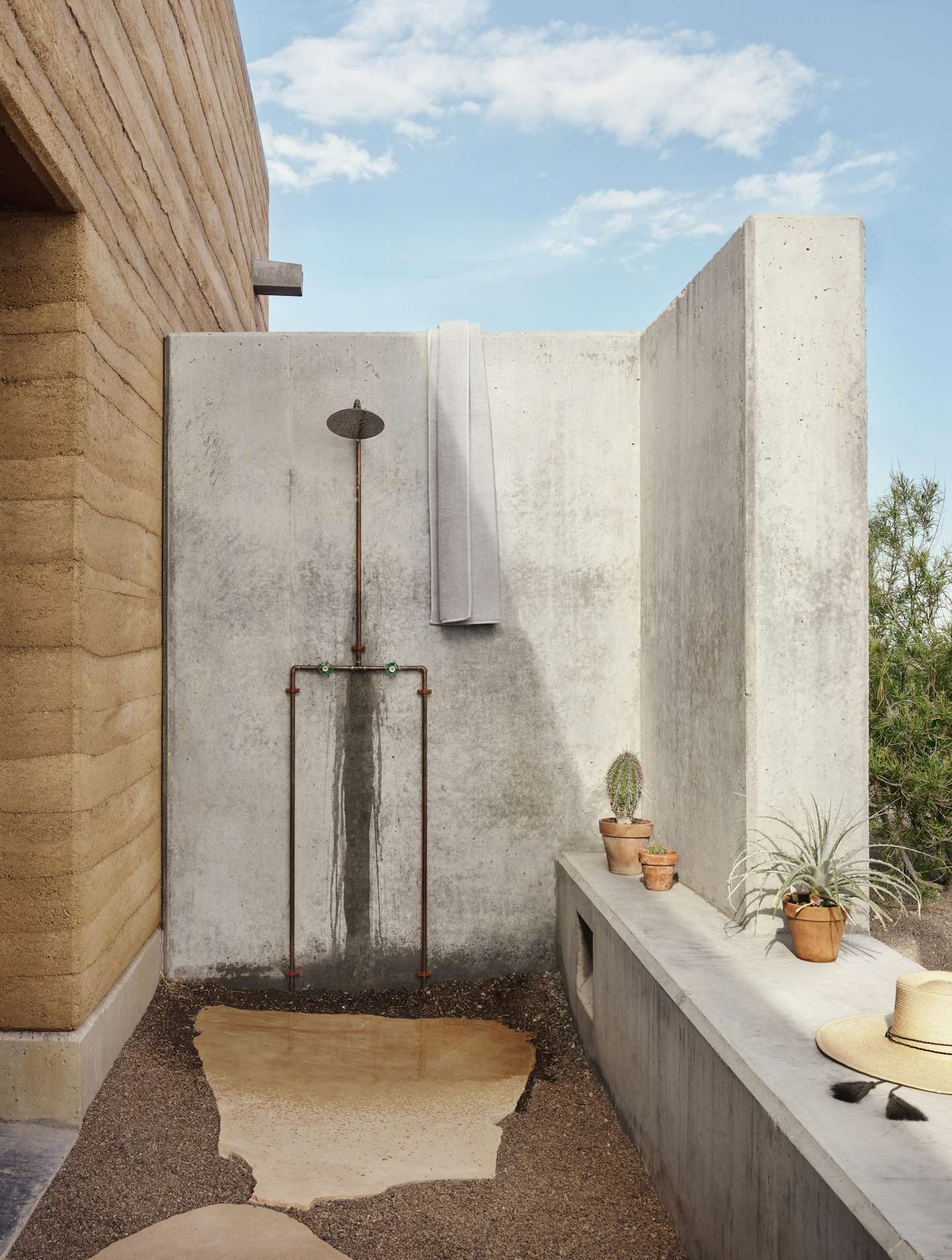 Photo 15 of 22 in Monolithic Rammed Earth Walls Keep This Marfa Ranch ...