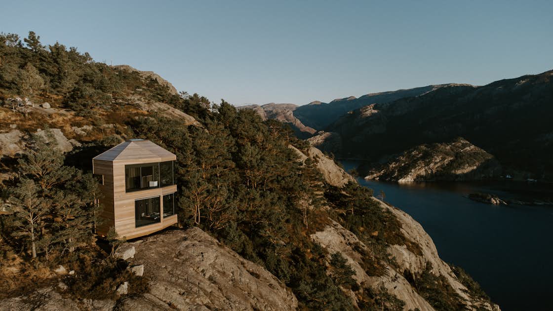 These Remote Cabins “Float” Above a Fjord in Norway—and You Can Stay in ...