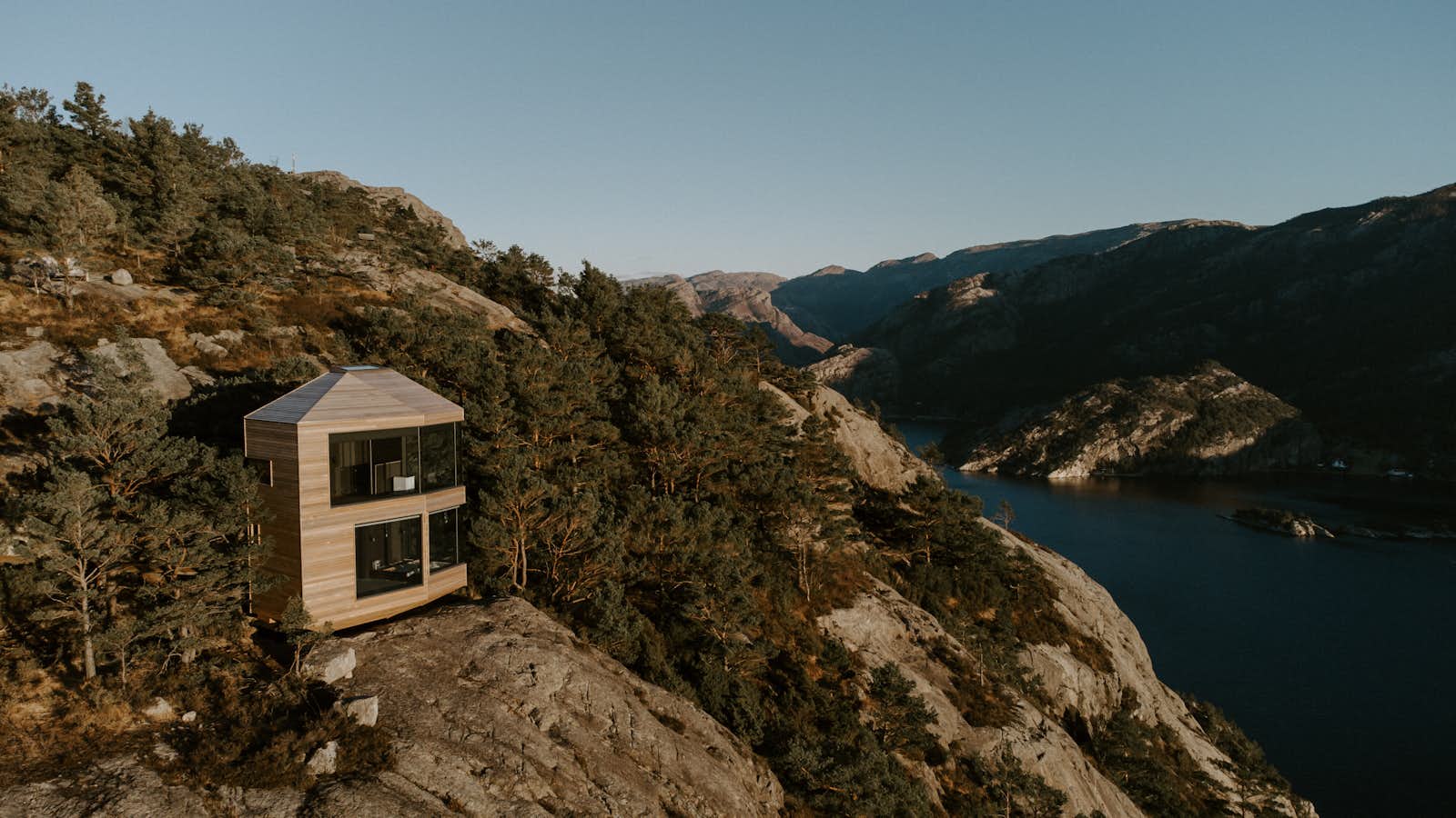 These Remote Cabins “Float” Above a Fjord in Norway—and You Can Stay in ...