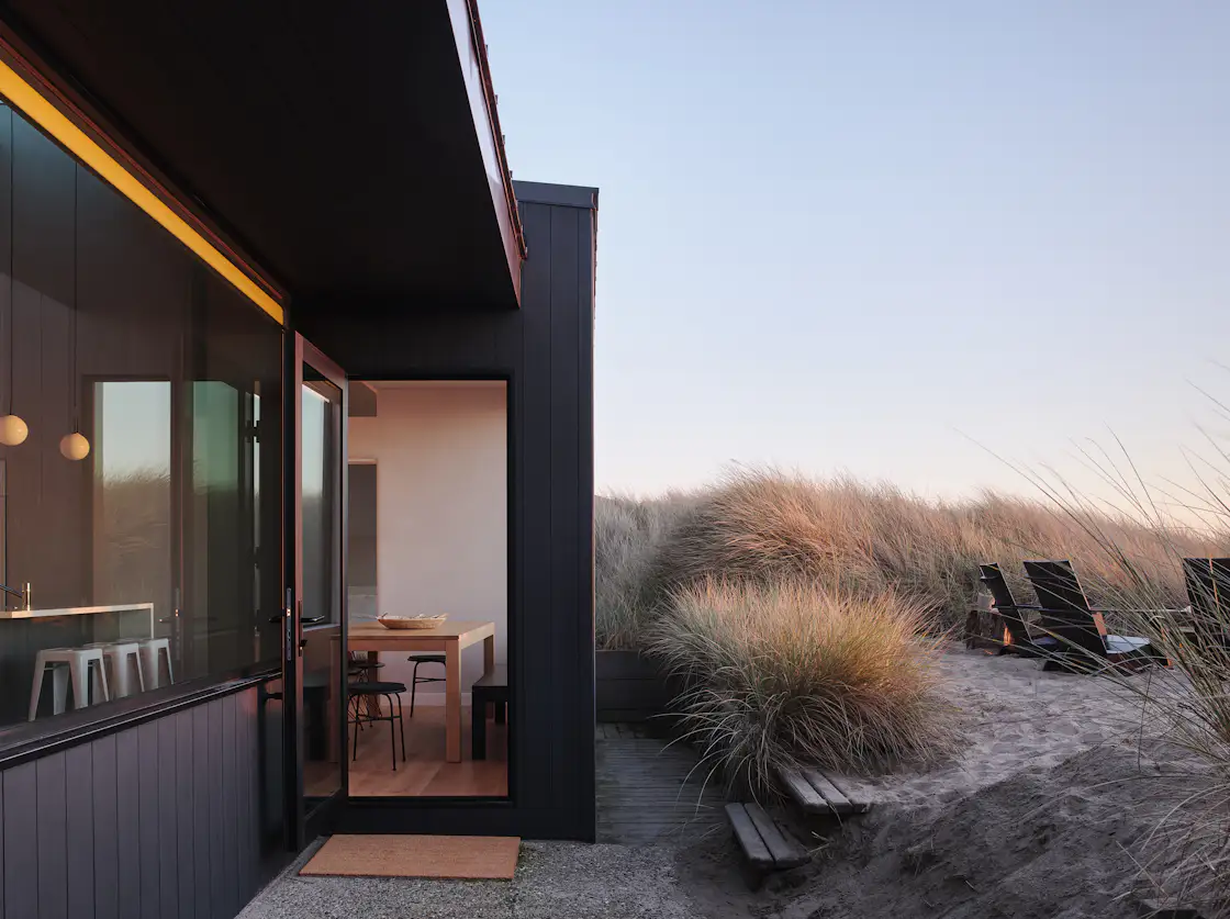Big Windows and White Interiors Punch Up a Gloomy ’60s California Beach ...