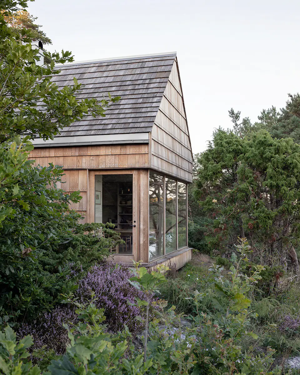 This Shingle-Clad Cabin in Norway Came to Life With Flooring Offcuts ...