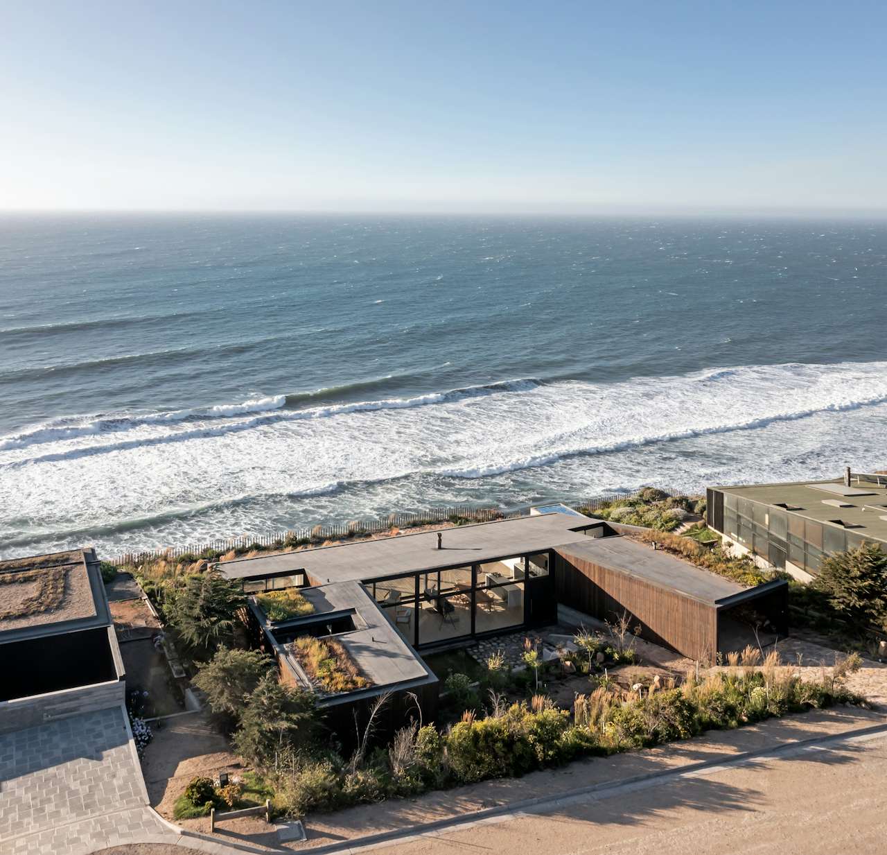 Photo 3 of 11 in This Cliffside Home in Chile Captures Ocean Views ...